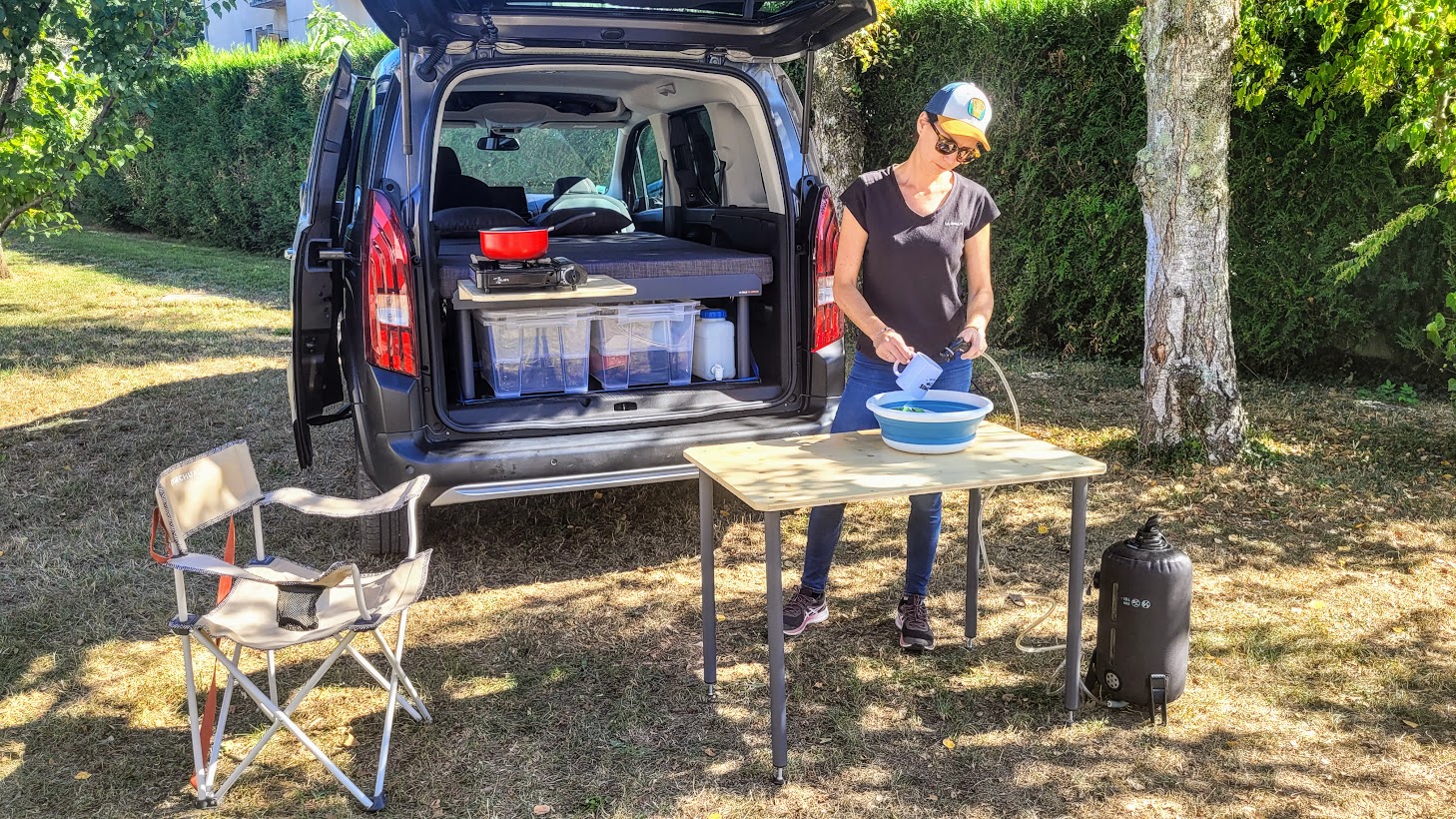 Lit pour dormir dans un Peugeot Rifter fabriqué à Tarbes - La Malle du ...